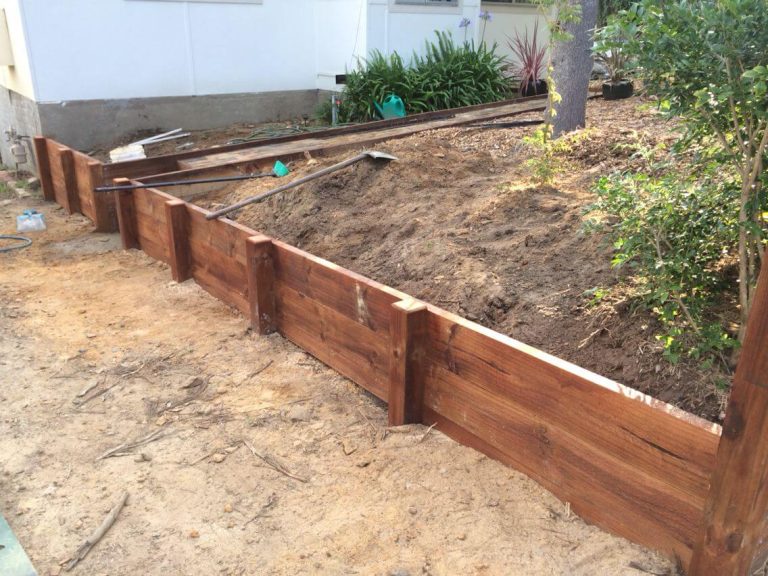 19+ Different Types of Retaining Wall Materials & Designs With Images