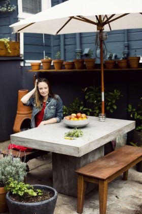 25+ Brilliant DIY Outdoor Dining Table Ideas and Projects (With Plans)