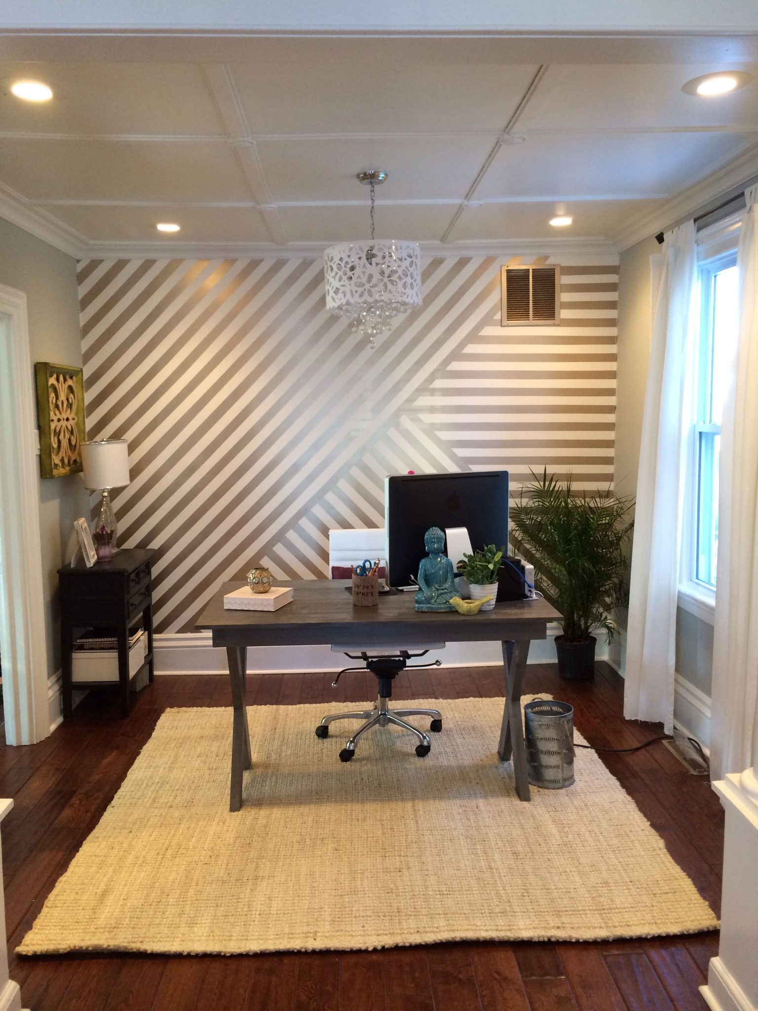 18+ Awesome Striped Wall Design Ideas - Ways To Paint Stripes on a Wall