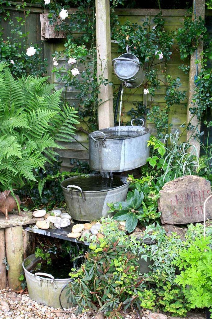25+ Low Cost Rustic Garden Features (Ideas and Designs)