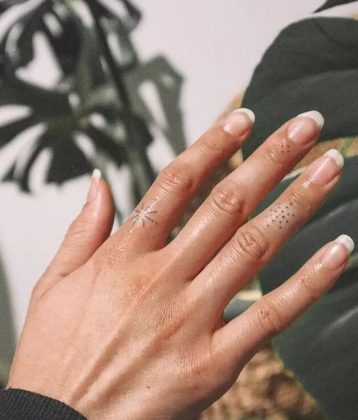 50 Stunning Finger Tattoo Ideas for Self-Expression and Sentimental ...