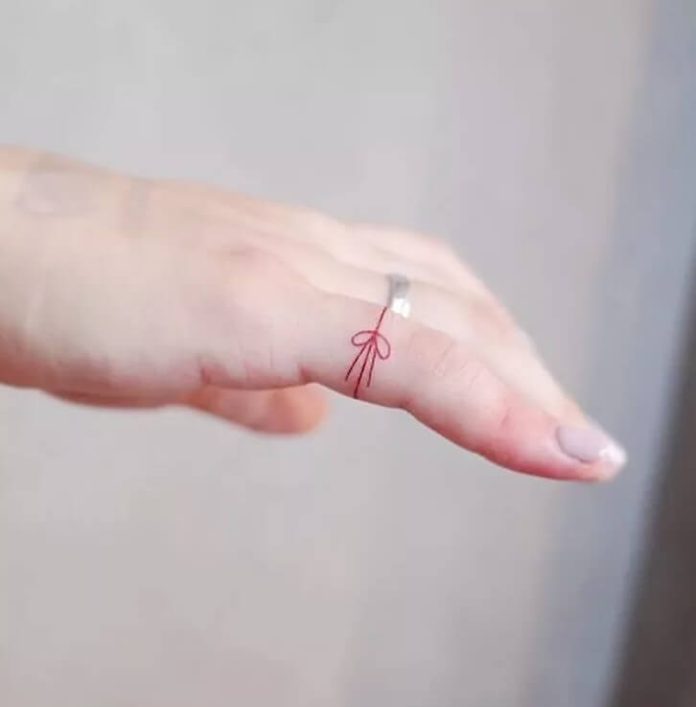 50 Stunning Finger Tattoo Ideas for Self-Expression and Sentimental ...