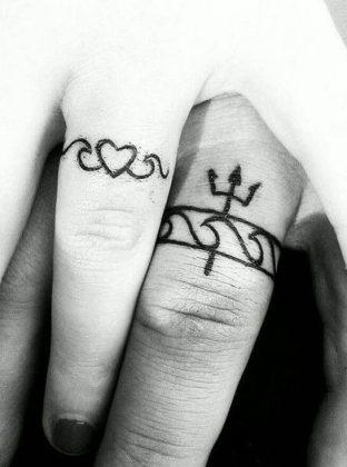 50 Stunning Finger Tattoo Ideas for Self-Expression and Sentimental ...