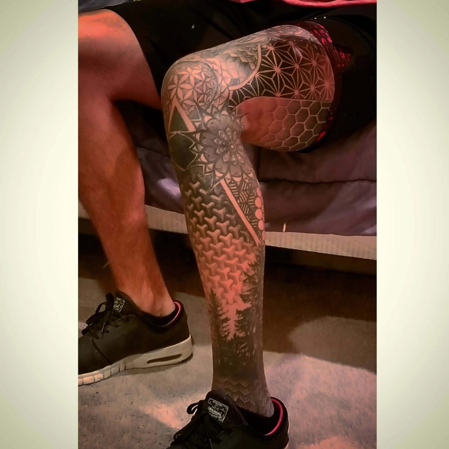 25 Stunning Leg Tattoo Ideas: From Mythology to Portrait Designs - DIY ...