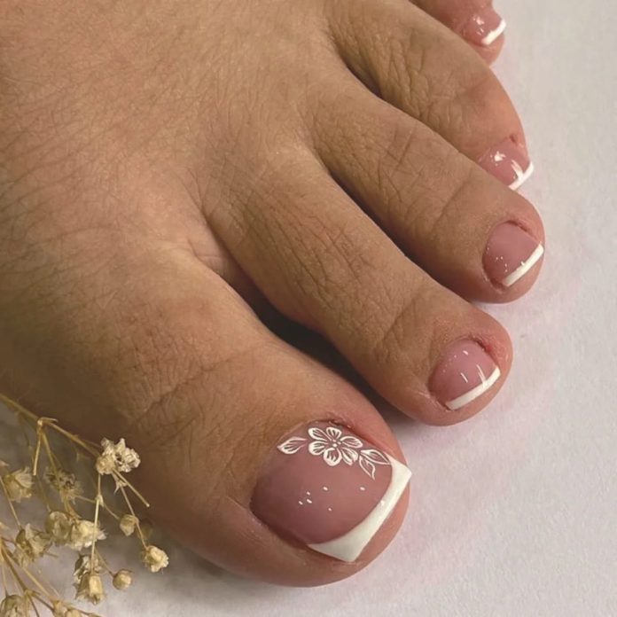 15 Stunning Toe Nail Designs for Every Season and Occasion - DIY Morning